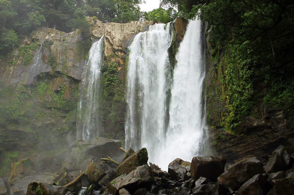 nauyaca waterfalls tall fall 6.jpg